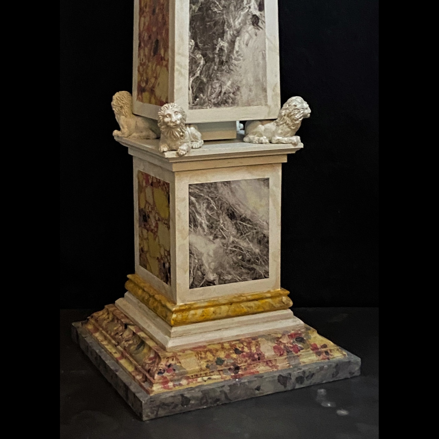 Obelisque Breche d’Alep et breche grise - Obélisques et Cabinets